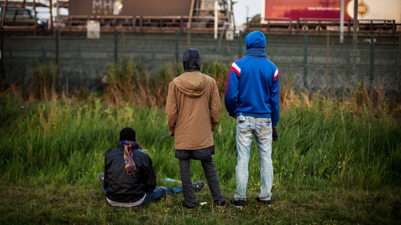 UK to build a border wall near Calais, France - YouTube