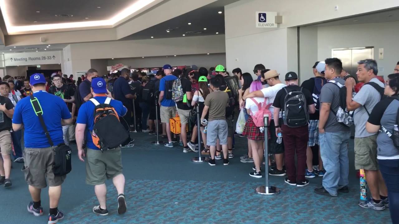 Comic Con 2016 - Huge crowd of Pokemon hunters gather around Hall H to ...