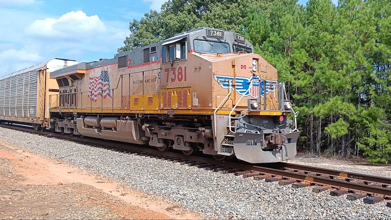 UP 7381 leads NS 18D at Union SC on the NS W Line - YouTube