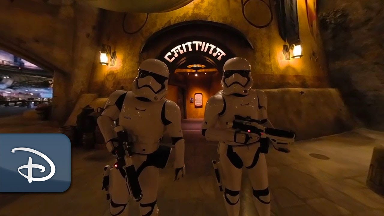 Step Inside Oga’s Cantina at Star Wars: Galaxy’s Edge | 360 Video ...