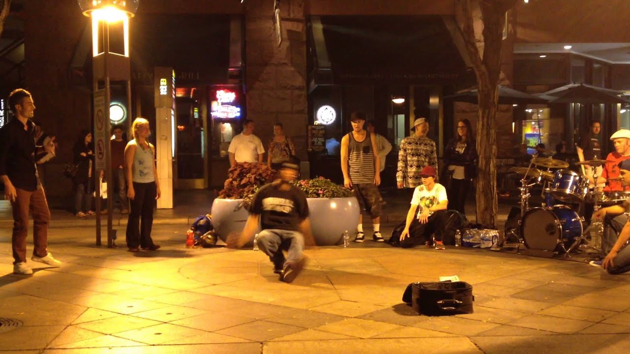 Street Perfomers on the 16th Street Mall. Denver. - YouTube