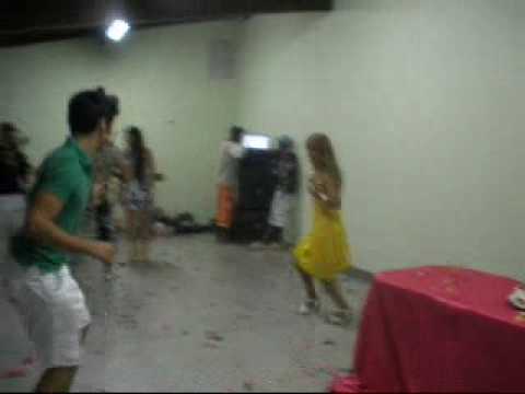 dançando com mãe 01/08/2009