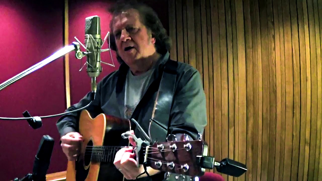 Bobby Mackey: All I Want for Christmas is You - YouTube