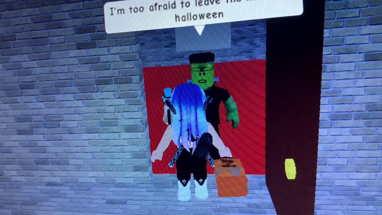 Halloween fun in 👻 🍕Work at a Pizza Place👻 (Roblox) - YouTube