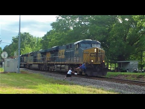 CSX Train Q583 With CSX Leader 5468 At Edgemoor SC On The CSX Monroe Subdivision. - YouTube