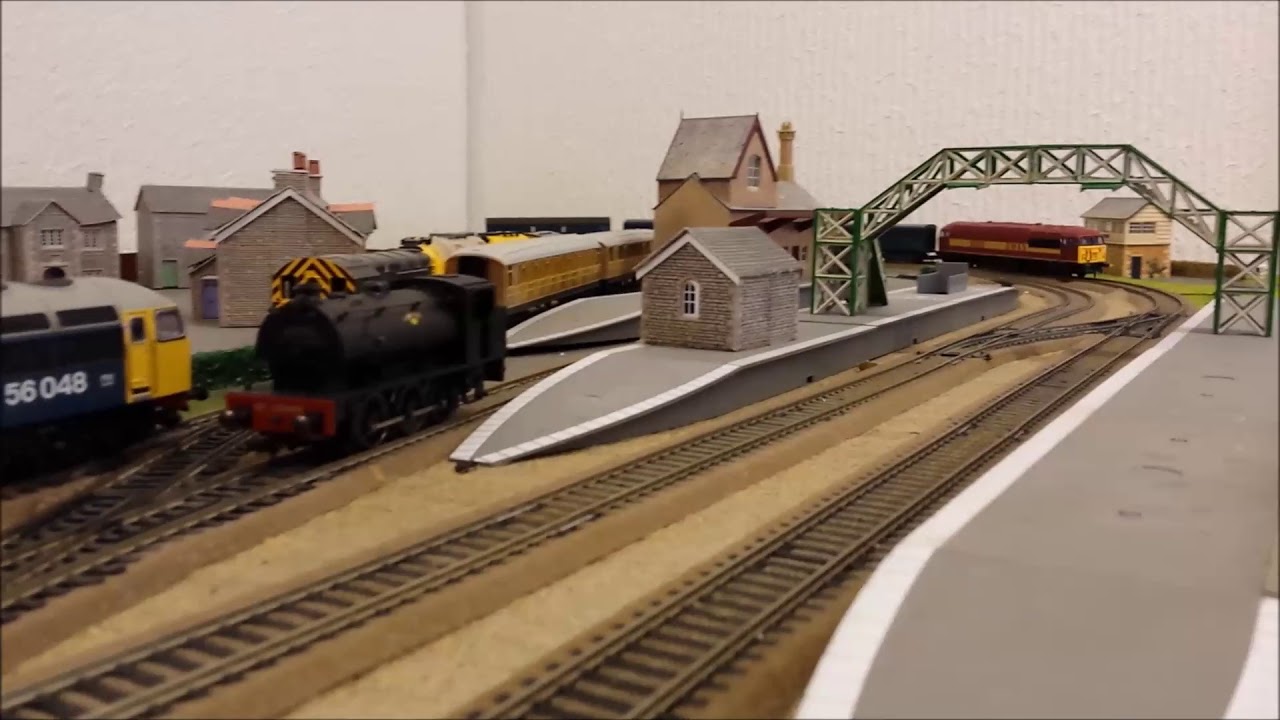 Hornby R2075 EWS Class 56 Loco No 56058 EWS Livery H331372 - YouTube