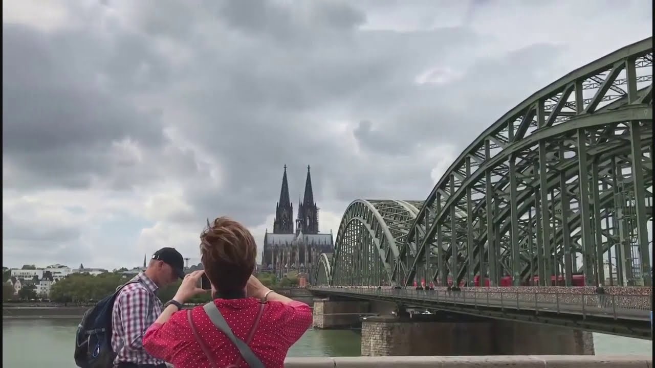 LOVE LOCKS BRIDGE COLOGNE GERMANY (ARCH BRIDGE COLOGNE GERMANY) - YouTube