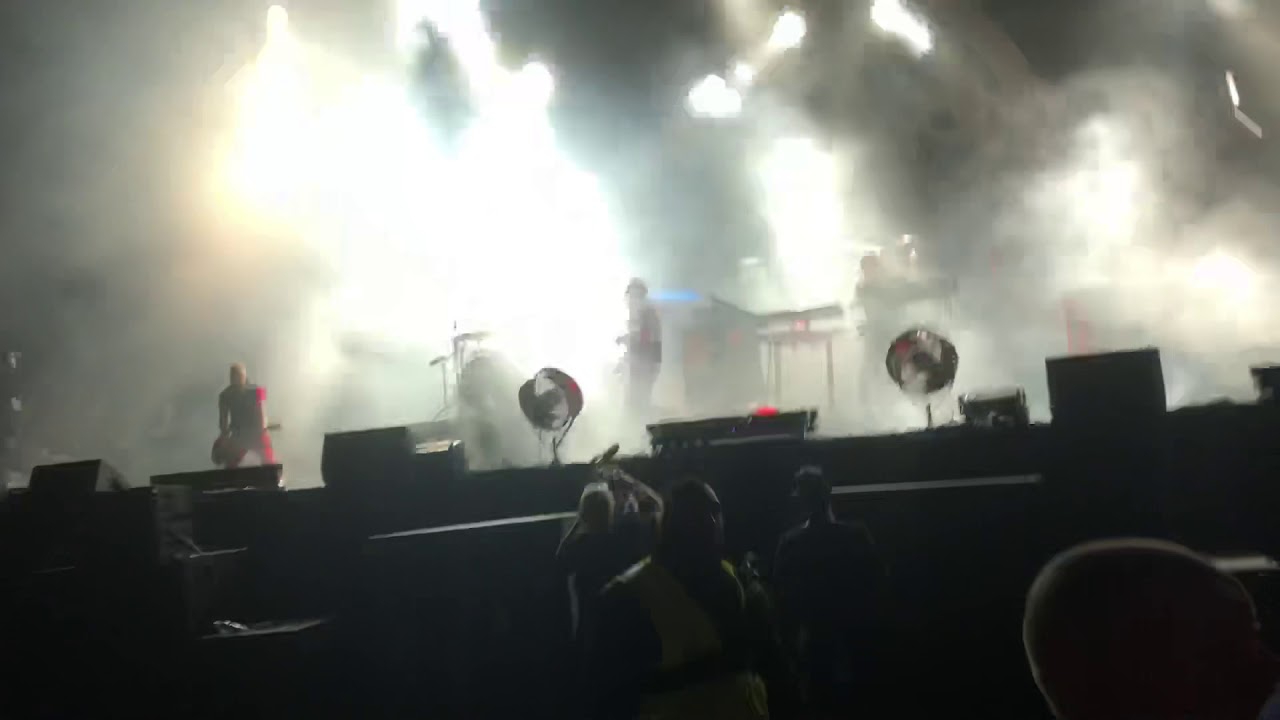 The Prodigy playing Firestarter at Victorious Festival 2018 - YouTube
