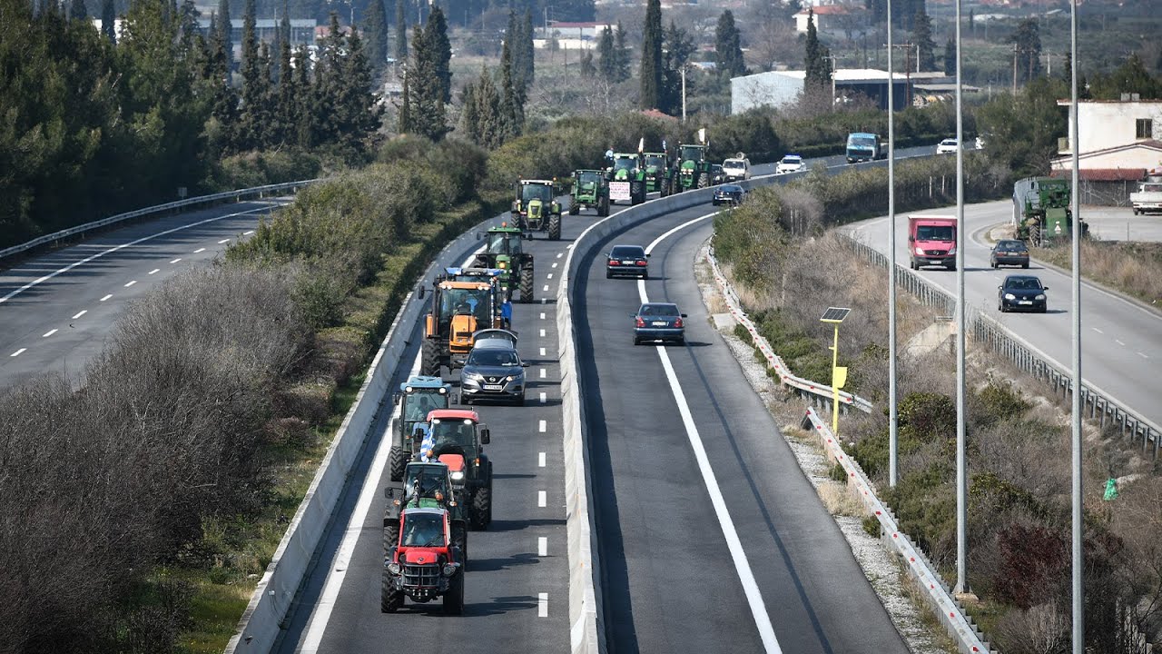 Ξεκίνησαν τα τρακτέρ για Αθήνα από τον Ε65 στην Καρδίτσα - YouTube