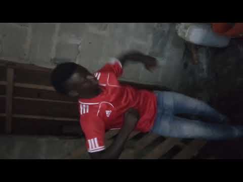 Kungwi akicheza baikoko live jionee mauno feni Hii Ni zaidi
