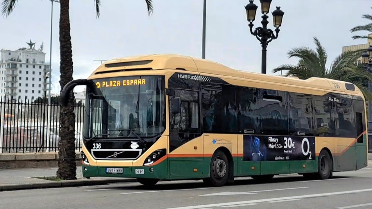 Autobuses urbanos e interurbanos de Cádiz en Plaza de España - YouTube