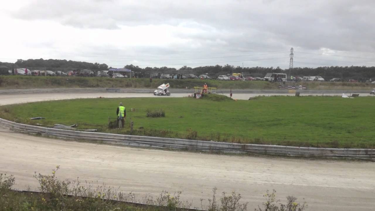 V8 Sprint Cars SAA raceway Horndean HD - YouTube