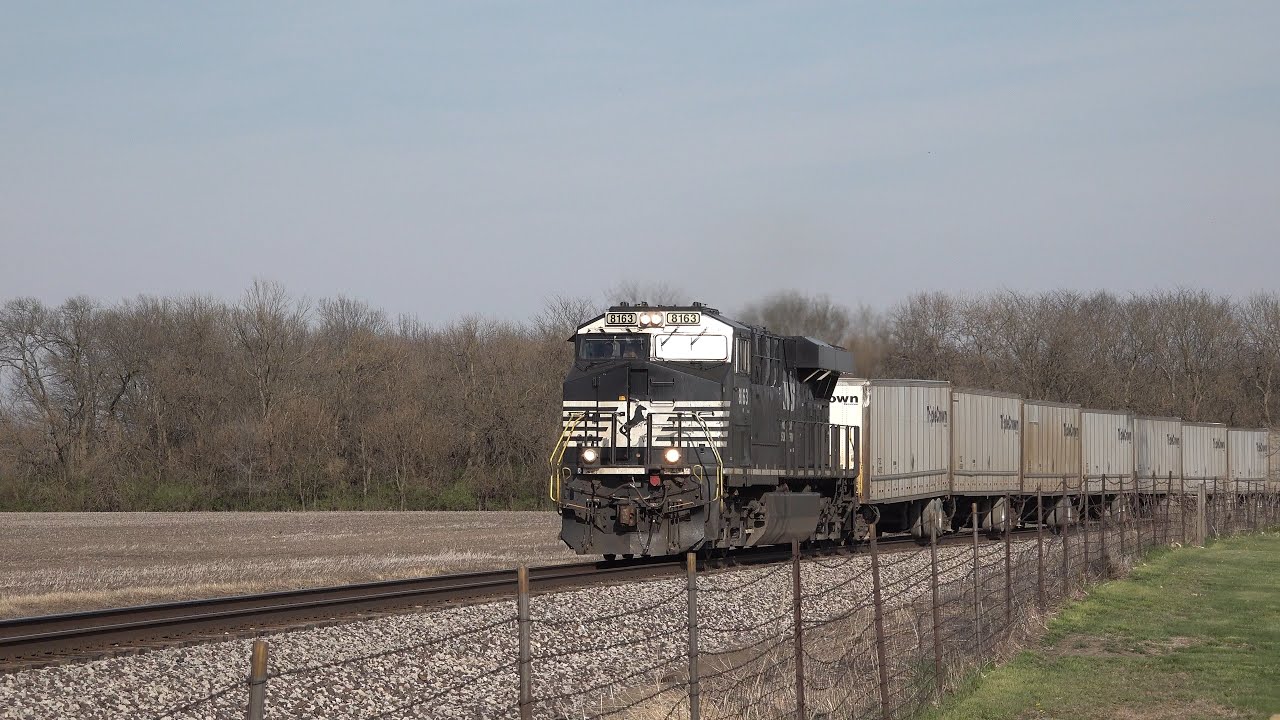 NS 255 Blasts Out of Decatur, IL - YouTube