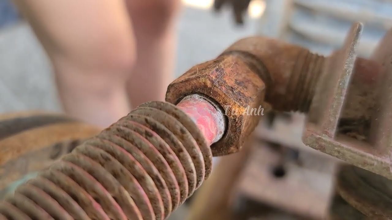 Genius Girl RESTORES extremely complex air compressors to PERFECT ...