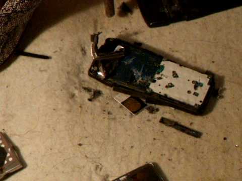 HARD CRUSH PHONE UNDER METAL HEELS