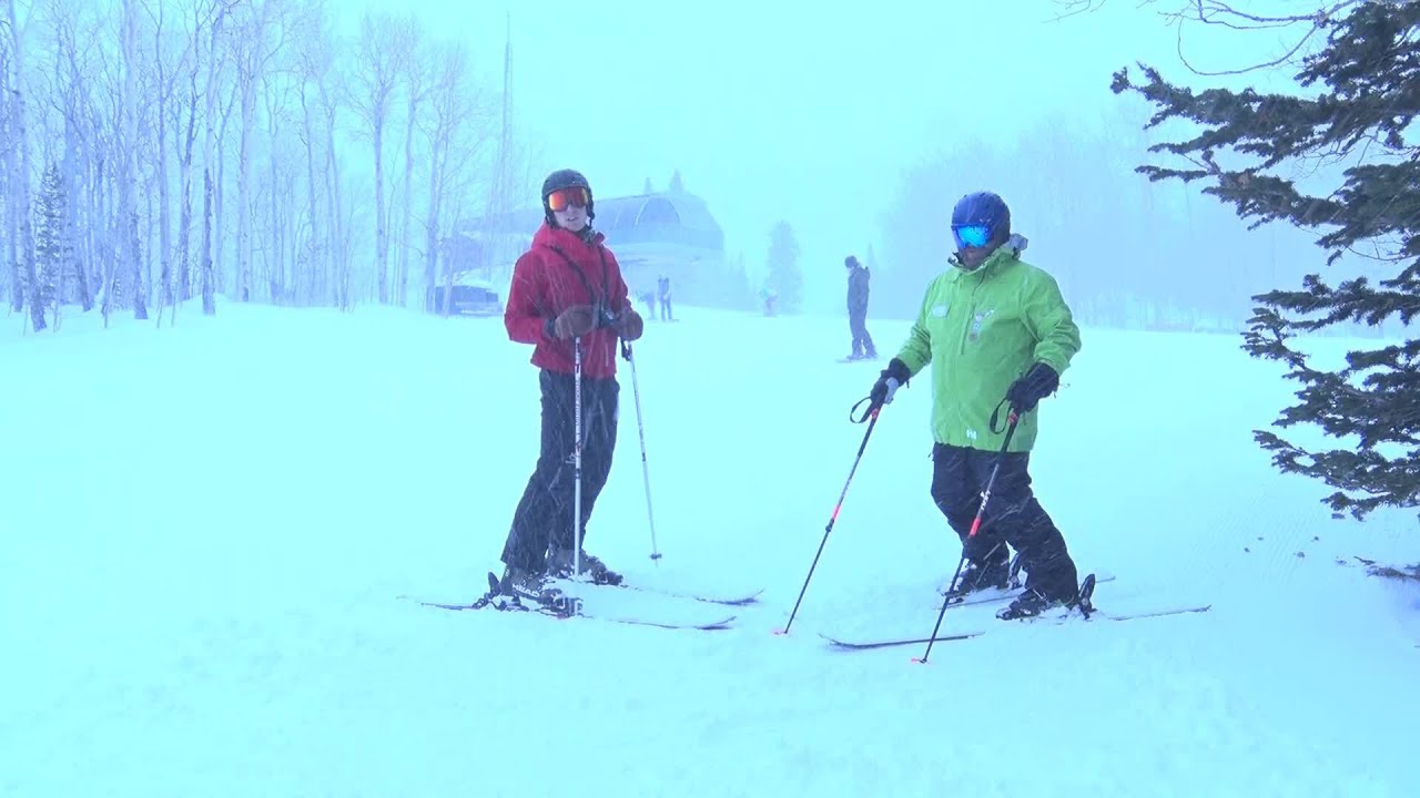 Learning how to ski: parallel turns - YouTube