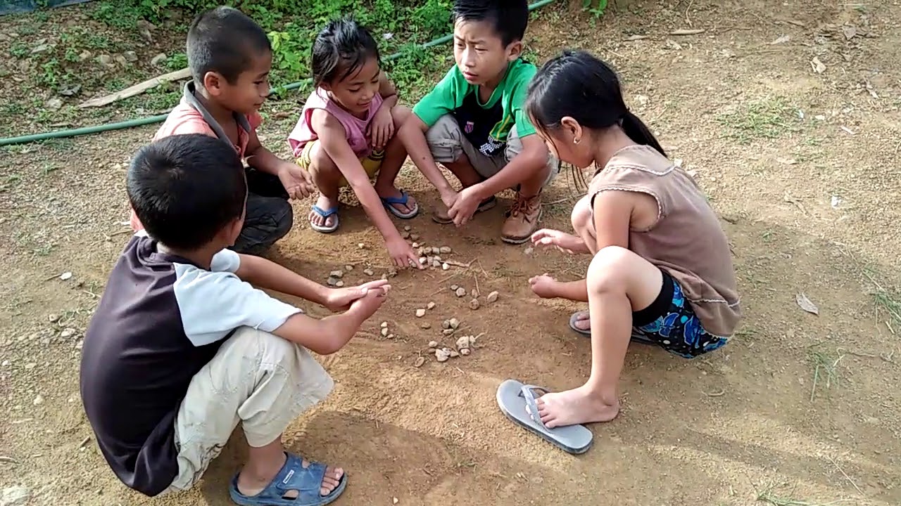 Kids playing stone game - YouTube