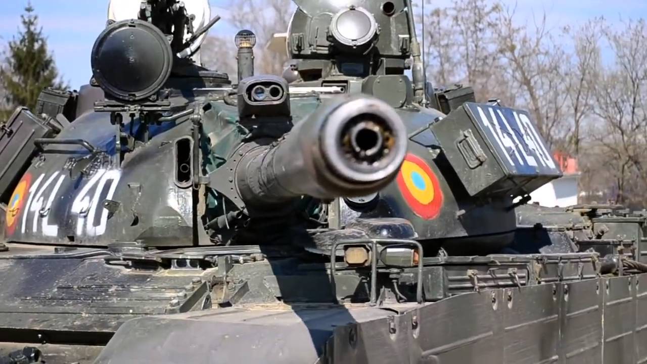Romanian TR-85 In Action - The Armored Patrol
