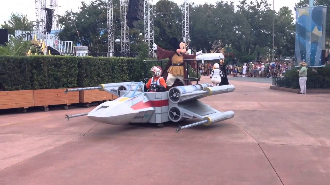 Star Wars Weekend Parade - YouTube