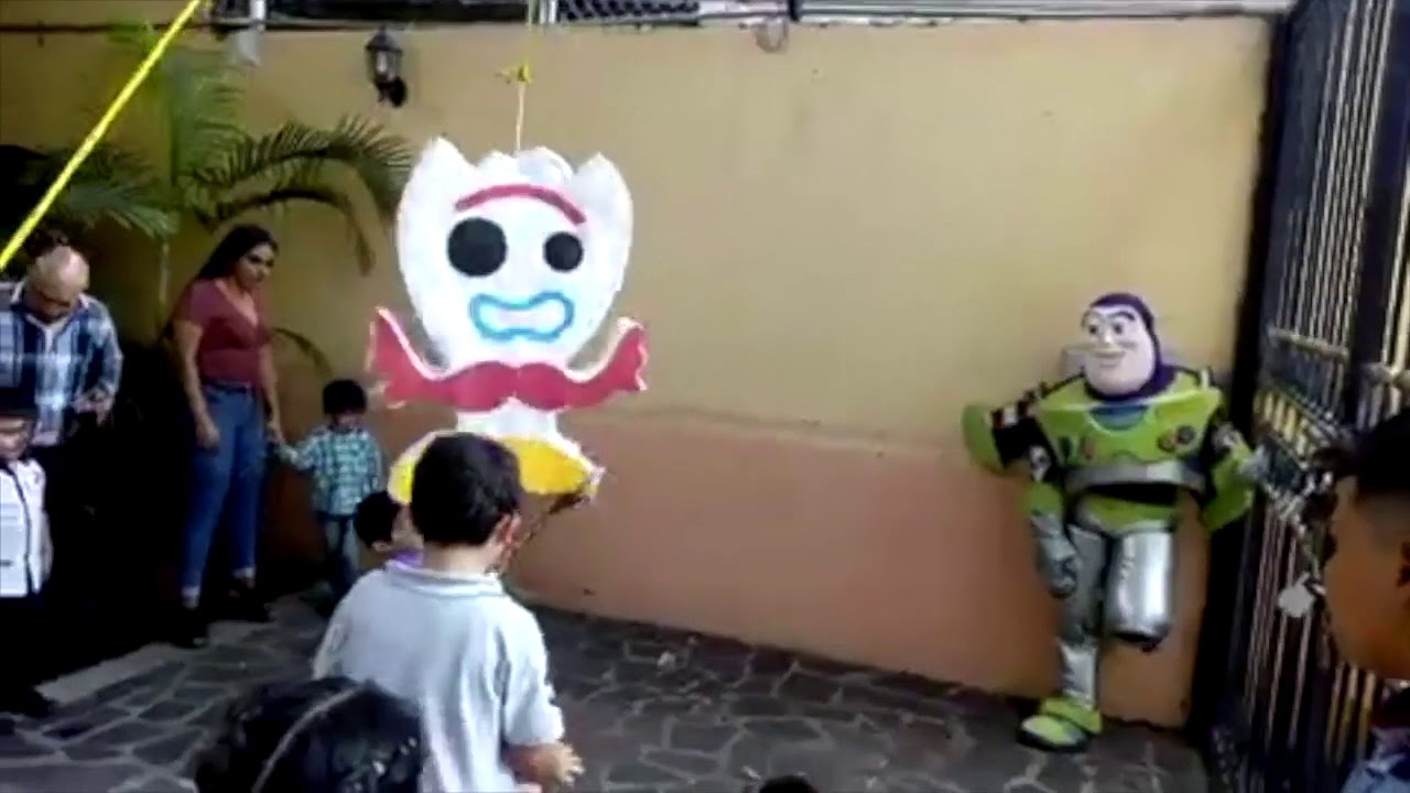 Botarga Toy Story Pinatas - YouTube
