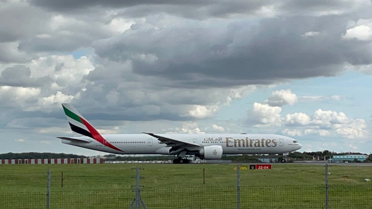 My first plane spotting experience - YouTube