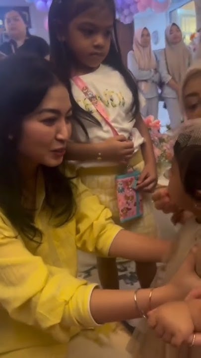 Tth lagi ngobrol sama ibu wapres🤏#babylily#babyrans#baby#raffinagita#feedshort - YouTube