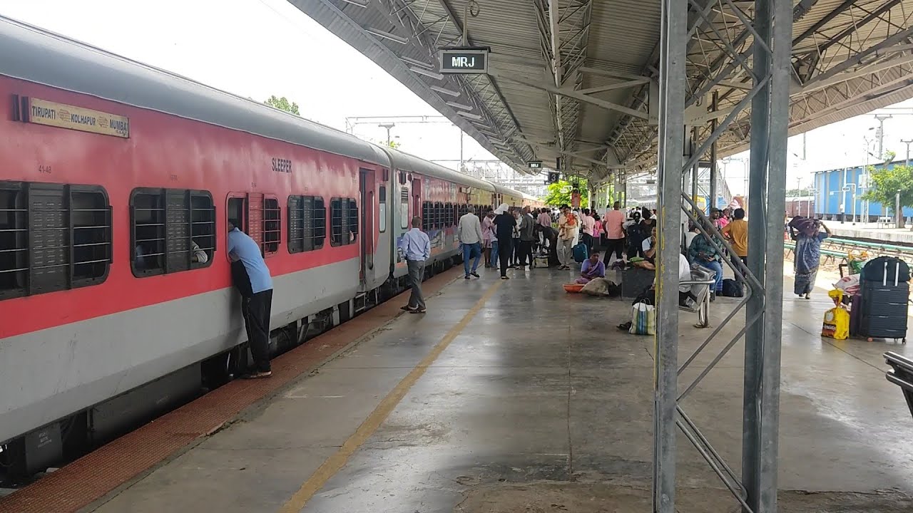 11050 SCSMT Kolhapur Ahmedabad Express Train Arrival Announcement At ...