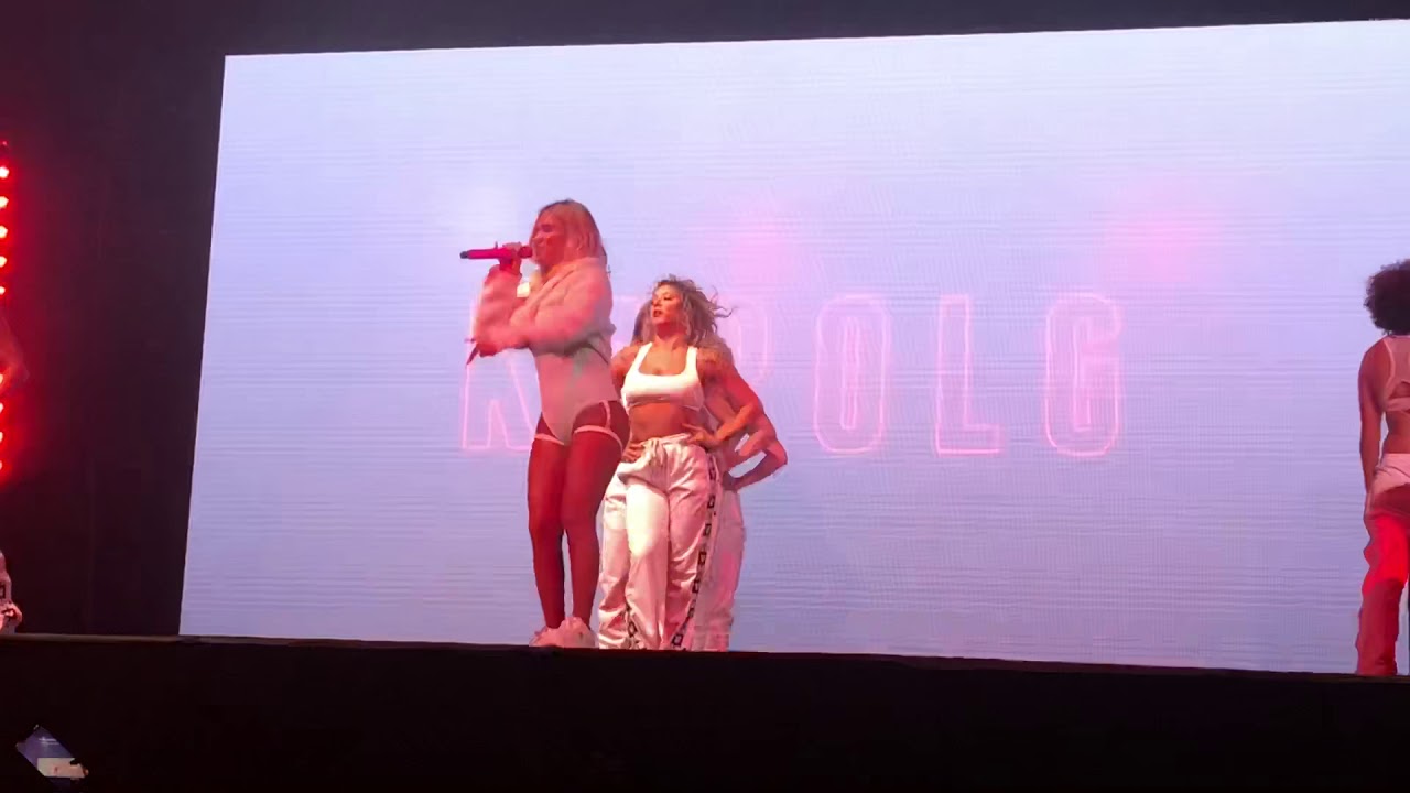 Karol G y Mi Cama Suena desde Las Vegas - YouTube