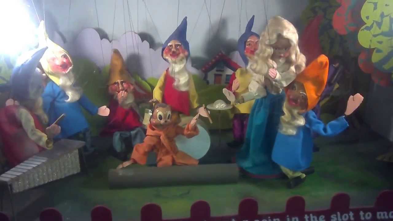 Antique Puppet Show Machine Fun Factory Redondo Beach - YouTube