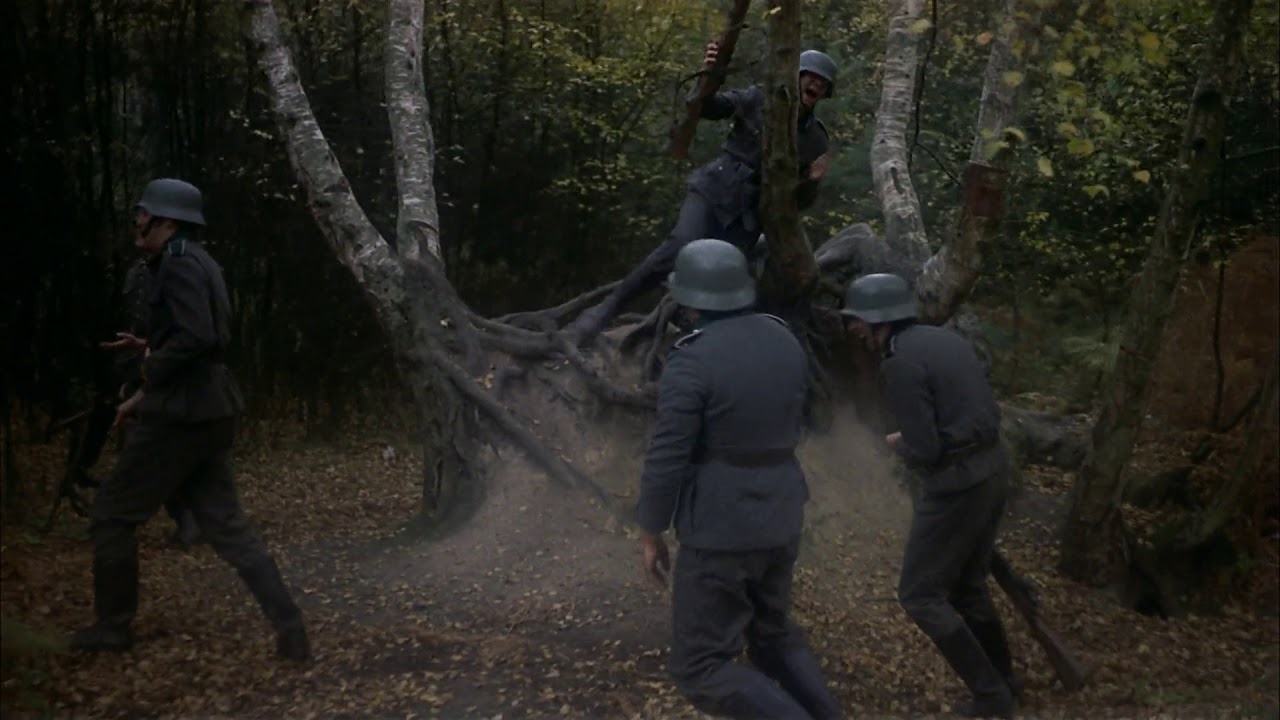 Monty Python - laughing germans. Монти Пайтон - смеющиеся немцы. - YouTube