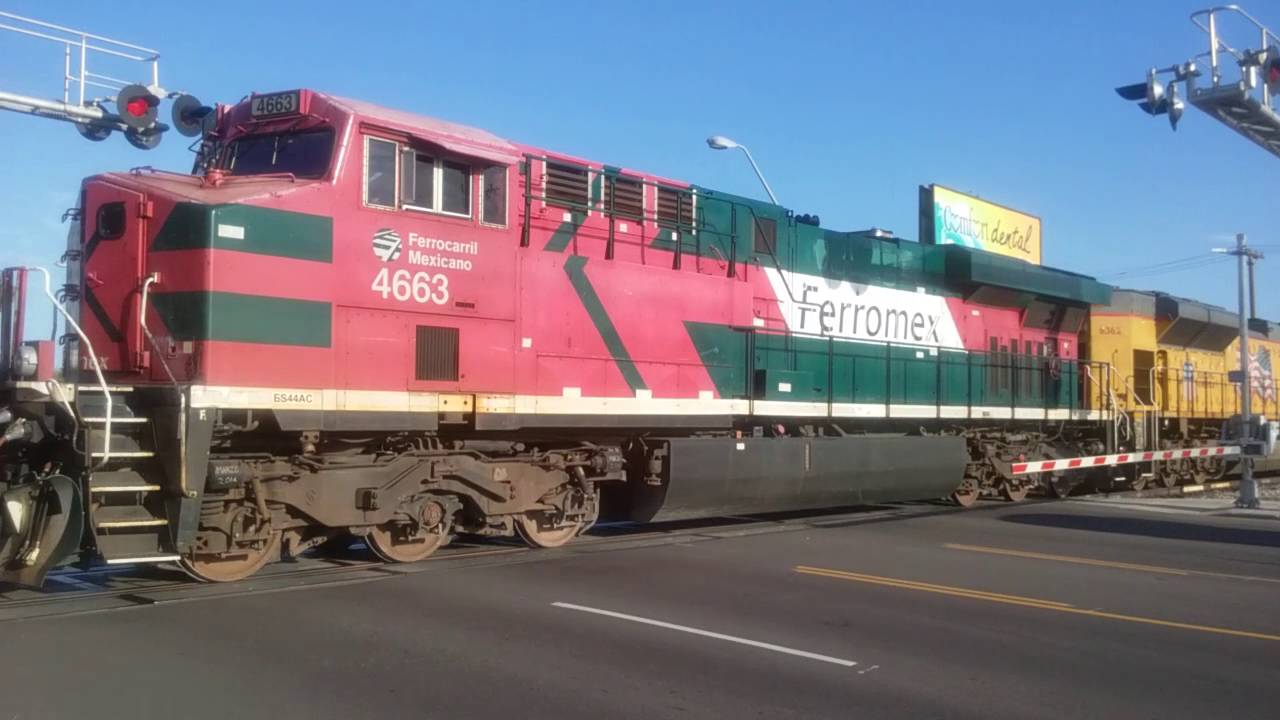 MPXTU-14 catch in Mesa W/NS SD70 and Ferromex - YouTube