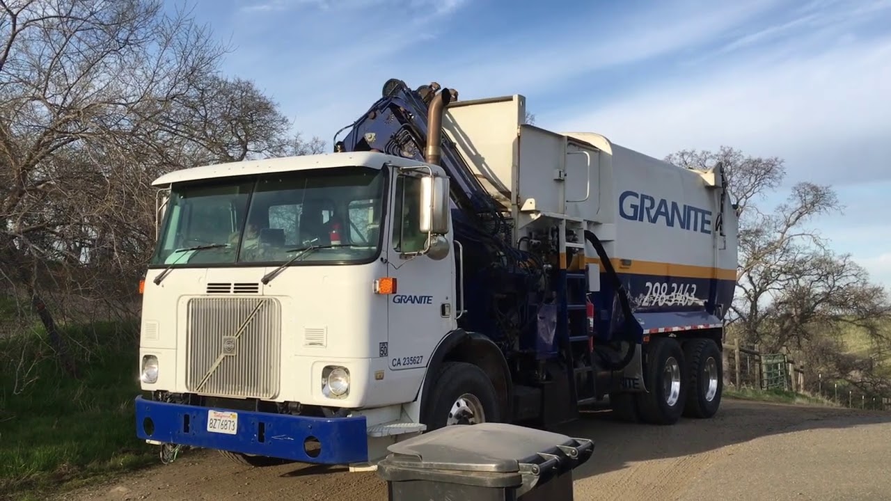 Granite Solid Waste 2001 Volvo Leach Curbtender - YouTube