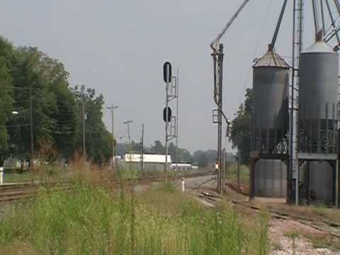 CSXT ES44AH 801 and 771 leads E075 South past North Trenton, Elephant Style! - YouTube