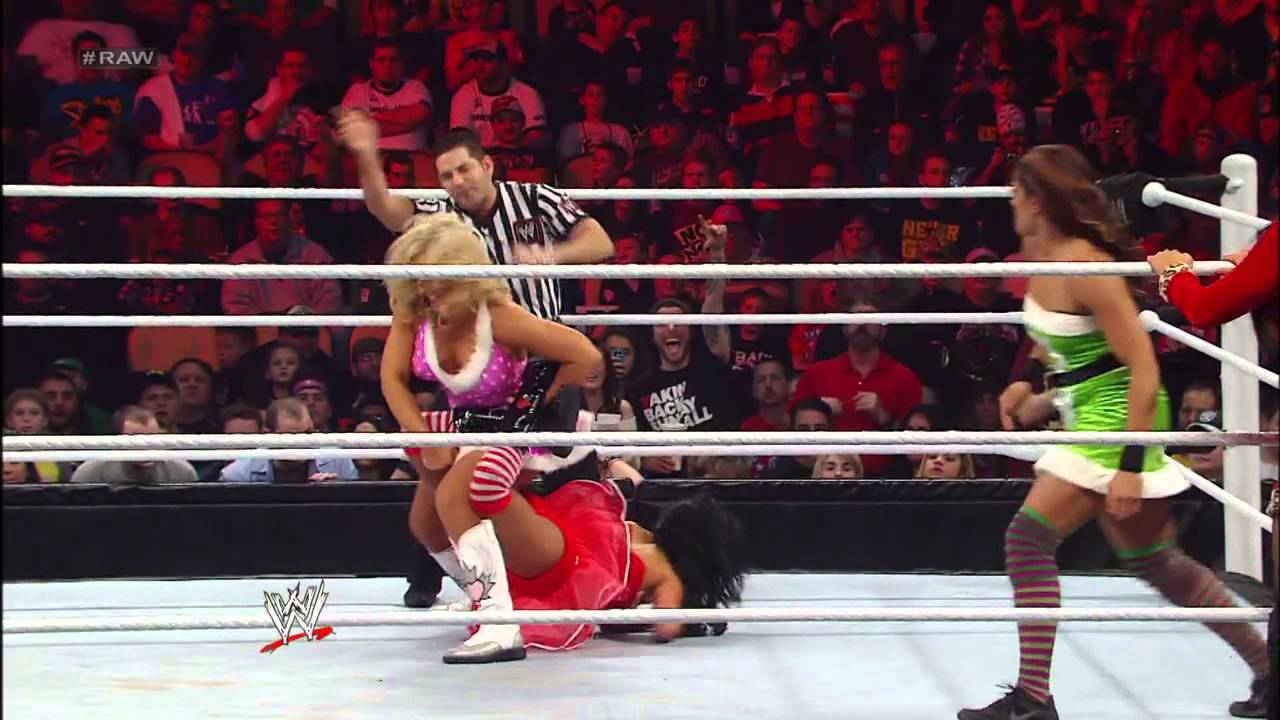 Santa's Helper 8-Diva Tag Team Match: Raw, Dec. 24, 2012 - YouTube