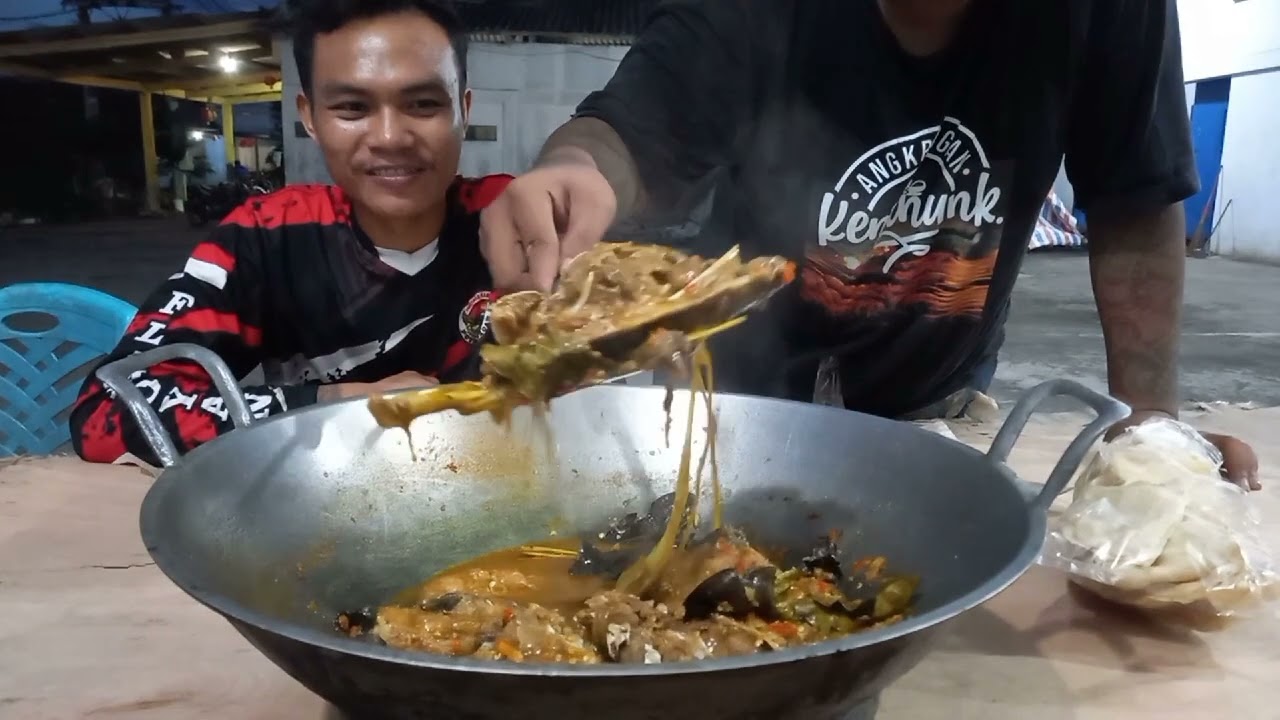 MAKAN BREKECEK PATHAK JAHAN KHAS CILACAP JAWA TENGAH - YouTube