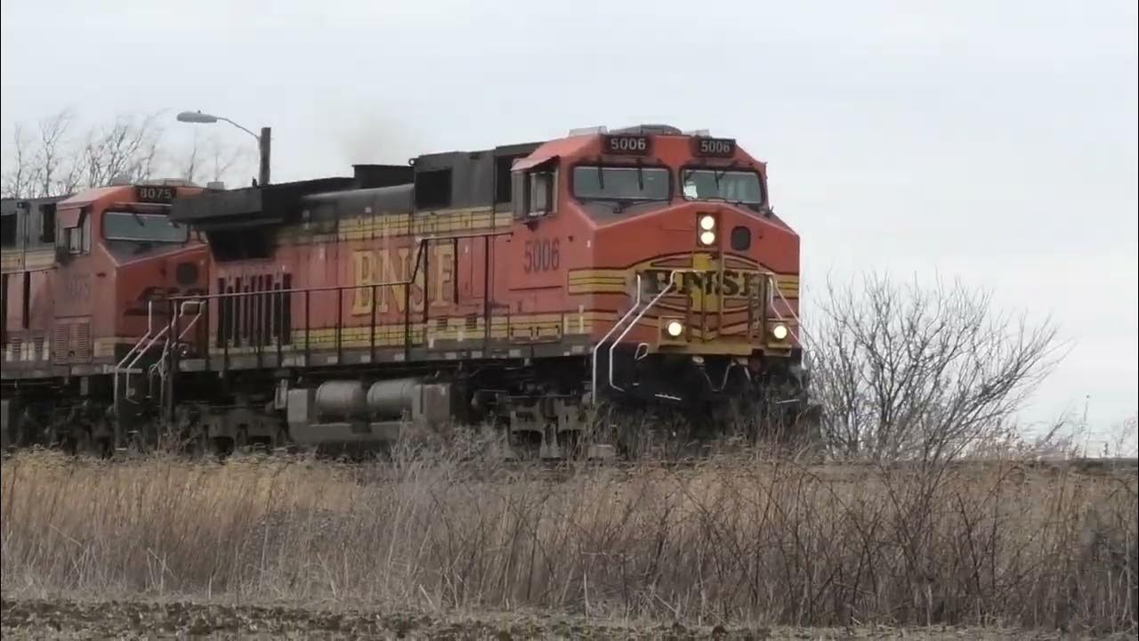 BNSF 5006 East in Cameron, IL 12/5/22 - YouTube