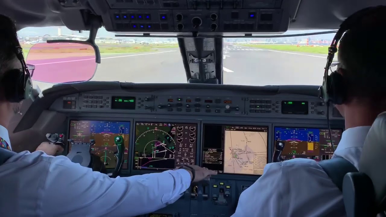Gulfstream G550 takeoff Tokyo Haneda 34R - YouTube