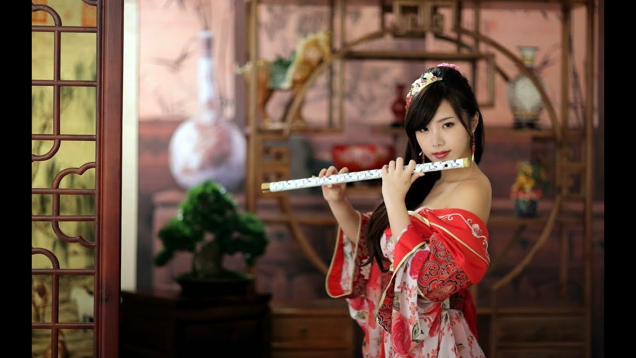 BEAUTIFUL FLUTE SOLO (Stunning Asian Woman Plays Flute) (Breathtaking ...