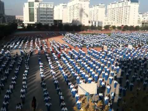Morning exercise break for Chinese students - YouTube