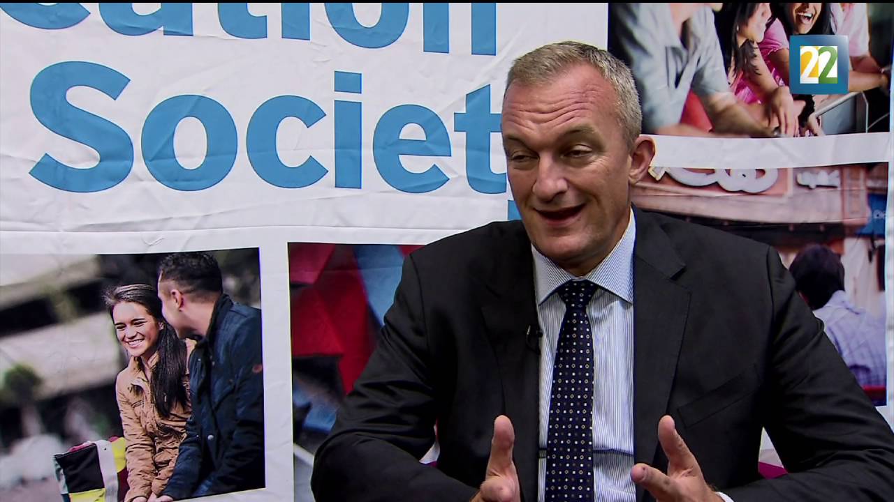 Kevin Mackenzie asumió la dirección del British Council México - YouTube