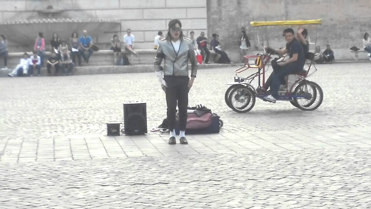 Micheal Jackson- Roma! (Artista di strada) - YouTube