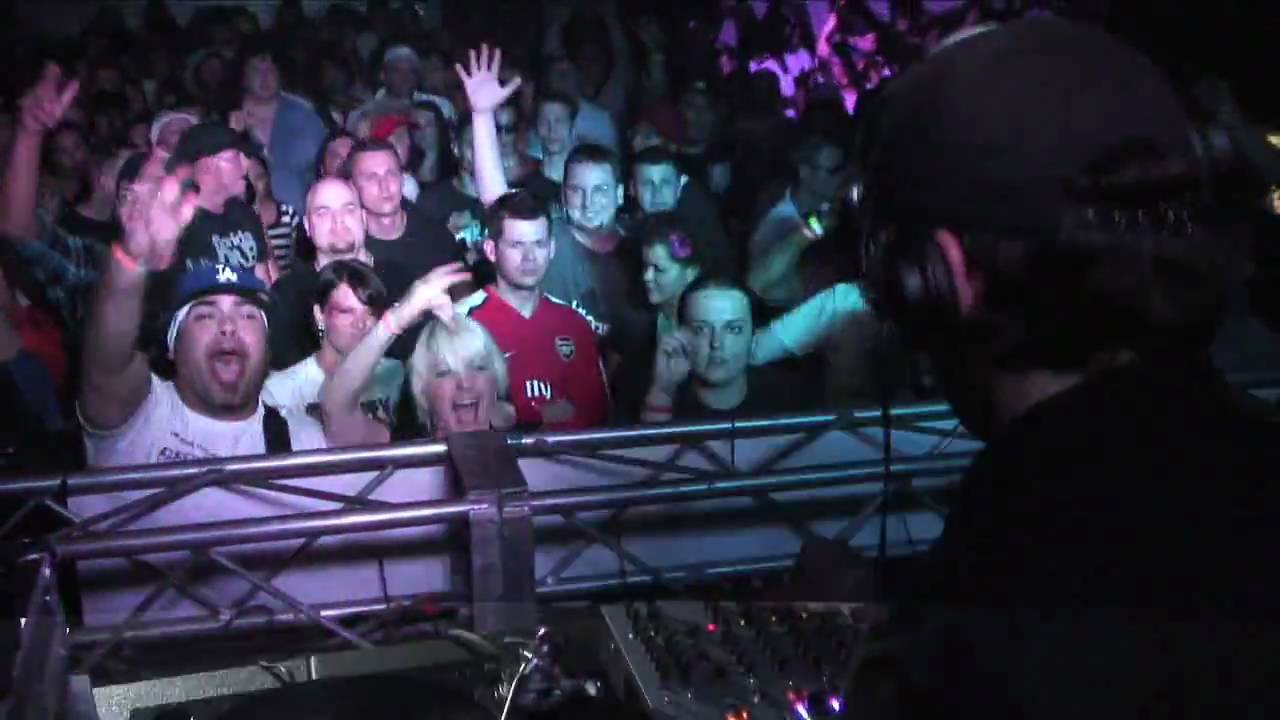 Andy C & GQ @ ViRam Miami WMC 09 - YouTube