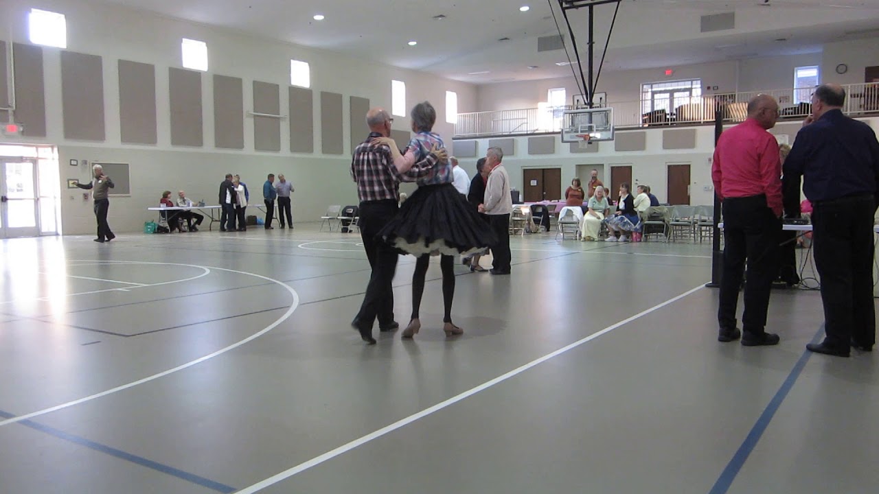 36 DEBBIE ELSER CUES "UNCHAINED WALTZ" ROUND DANCE - YouTube