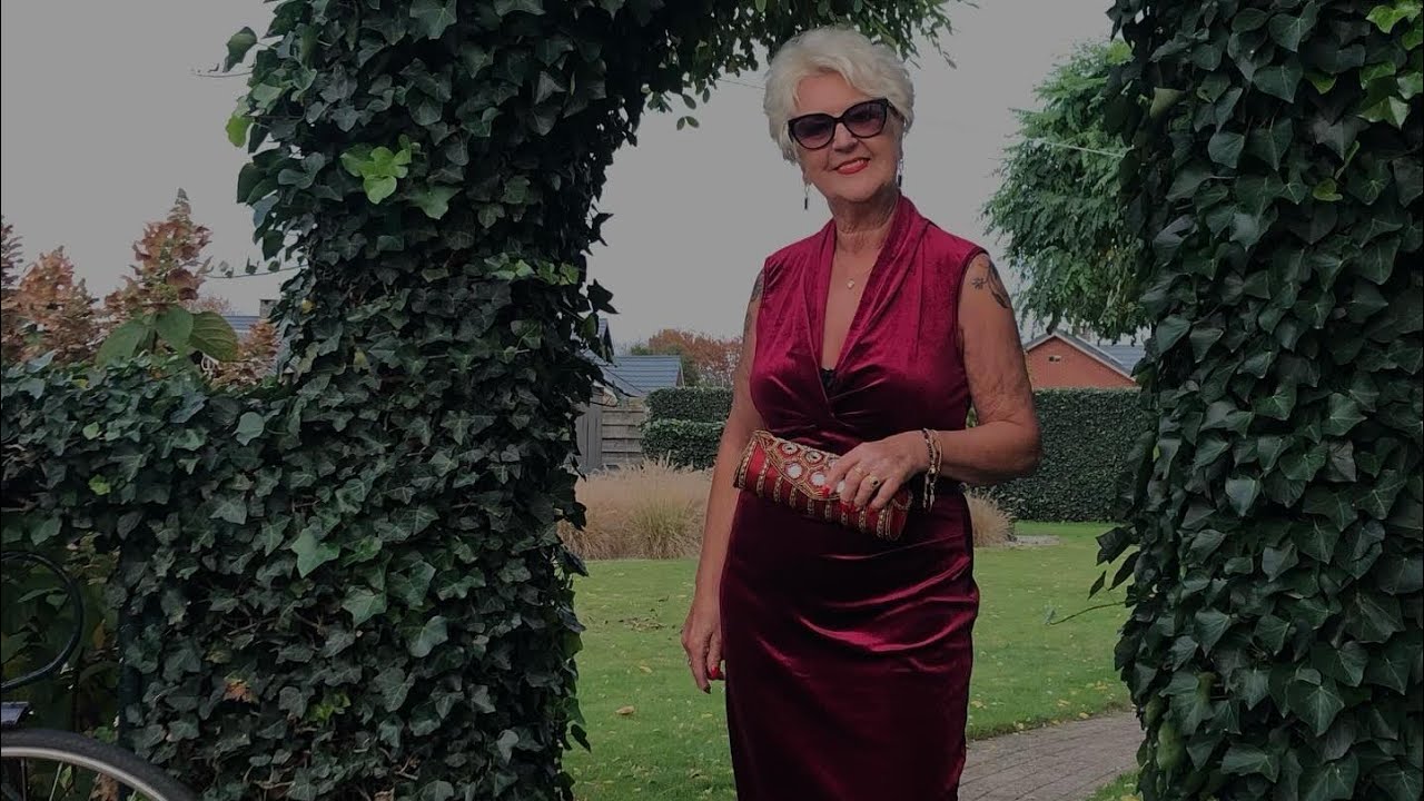 Lulu |Attractive older women fashion | mature instagram model - YouTube