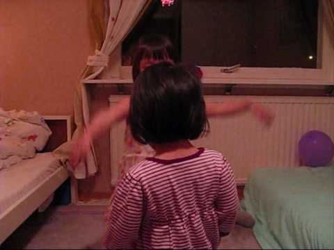 Elin sings "En sockerbagare" - YouTube