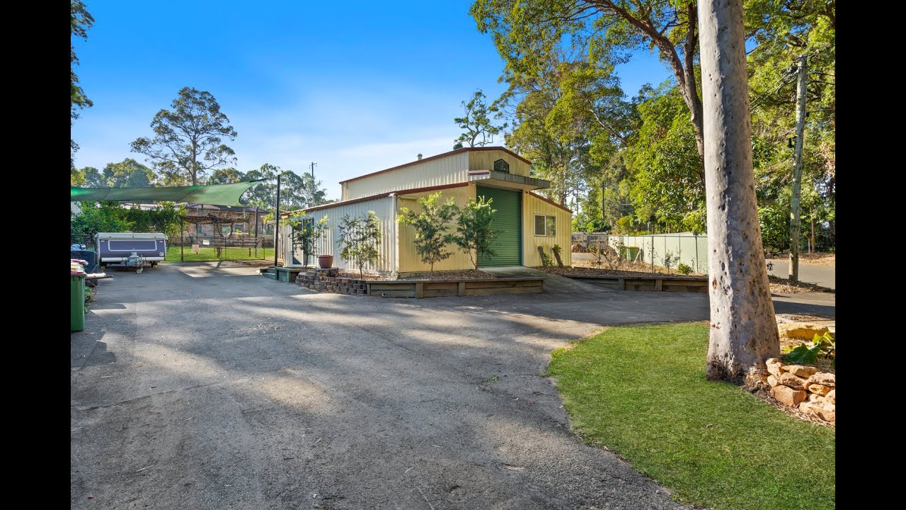 Simon Salm Presents - 8 Runnymede Road, Capalaba - YouTube