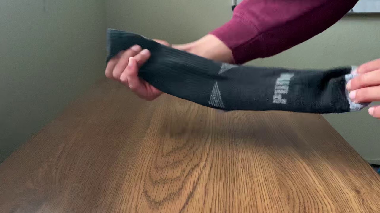How to fold a sock military style - YouTube