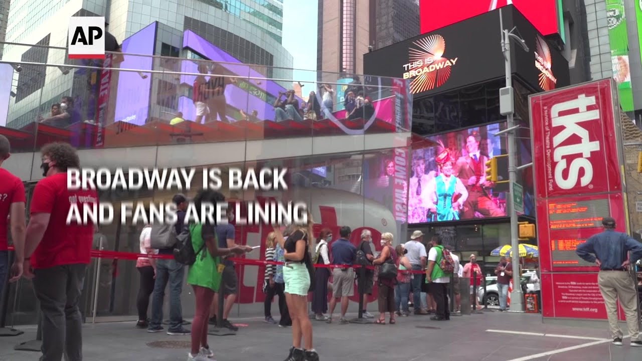 Fans line up for tickets as Broadway reopens - YouTube
