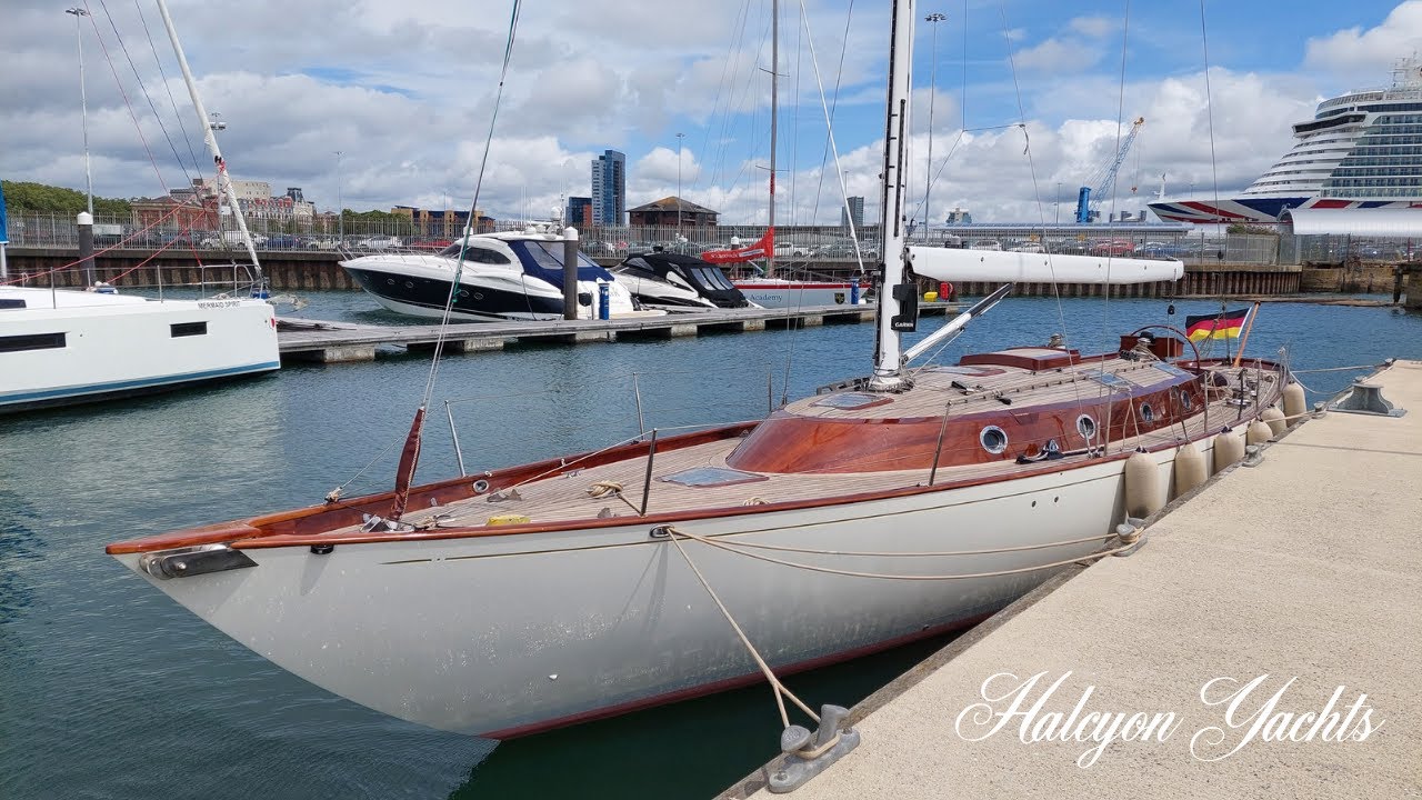 Spirit 52 - Loading this Classic Yacht on to a Ship for Transport - YouTube