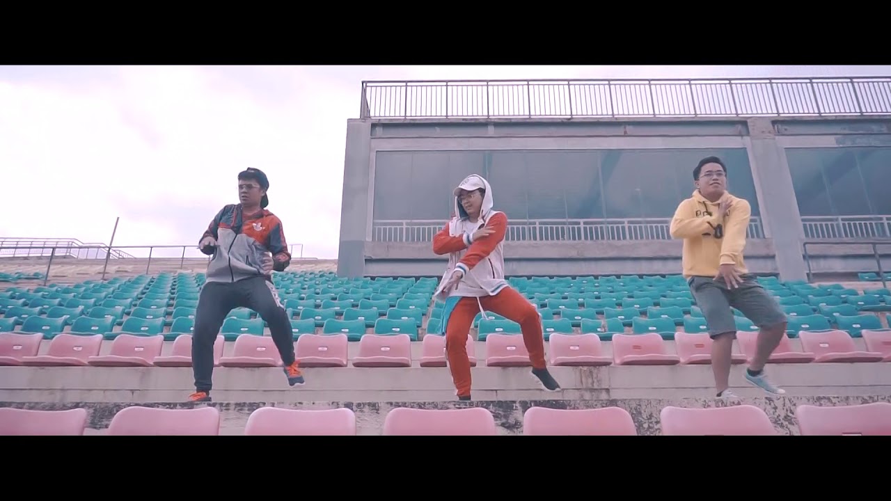 Chris Brown Freaky Friday Dance Cover |Choreography @Xyrll - YouTube